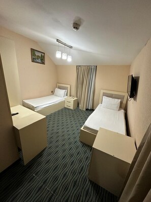 Quarto Duplo ou Twin, Vista para a cidade | Roupa de alta qualidade, secretária, quartos insonorizados 