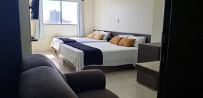 Quarto Comfort, 2 camas de casal | Minibar, secretária, ferro/tábua de engomar, Wi-fi grátis