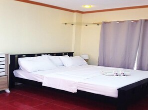 Quarto standard | Escrivaninha, ferros/tábuas de passar roupa, Wi-Fi de cortesia