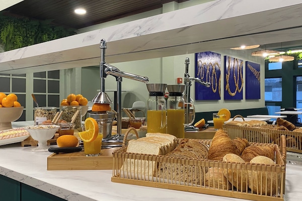 Pequeno-almoço tipo buffet diário (7.50 EUR por pessoa)