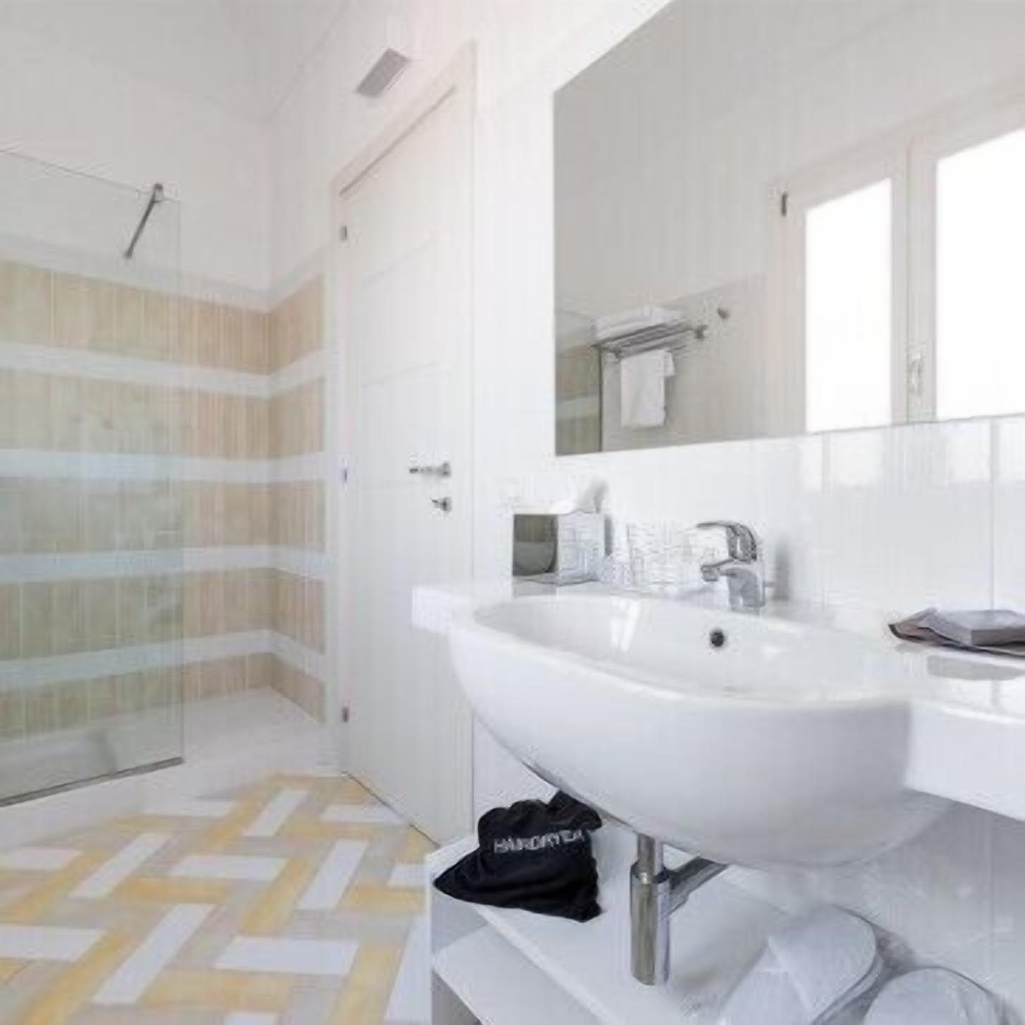 Apartamento, 2 quartos | Banheiro | Chuveiro, toalhas de banho
