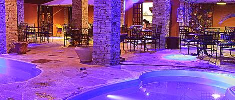 Piscina interior, 7 piscinas exteriores, espreguiçadeiras