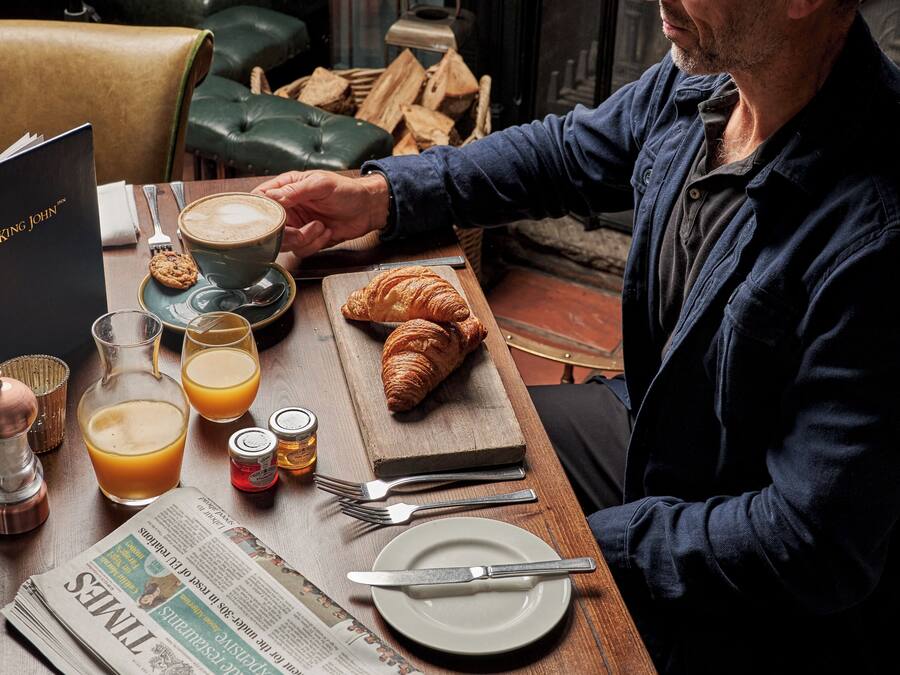 Café da manhã feito na hora todos os dias (GBP 15 por pessoa)