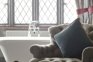 Quarto Familiar | Banheira de imersão total