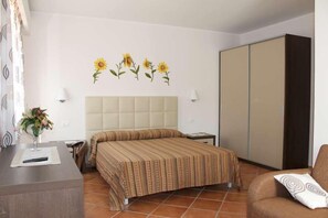 Quarto quádruplo família | Roupas de cama premium, camas com colchões pillow-top, frigobar