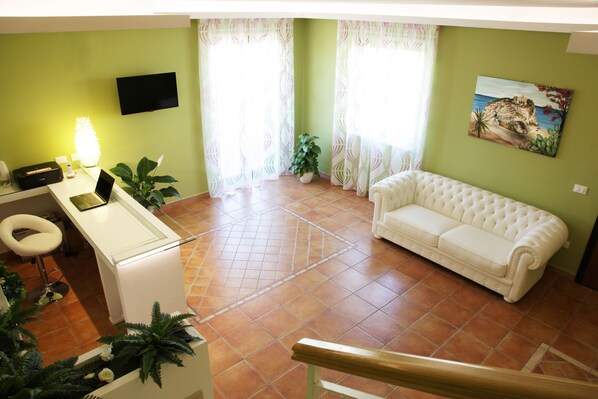 Área de estar no saguão