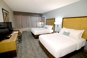 Camas de colchão pillowtop, cofre no quarto, secretária