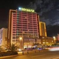 Fachada do alojamento (tarde/noite)