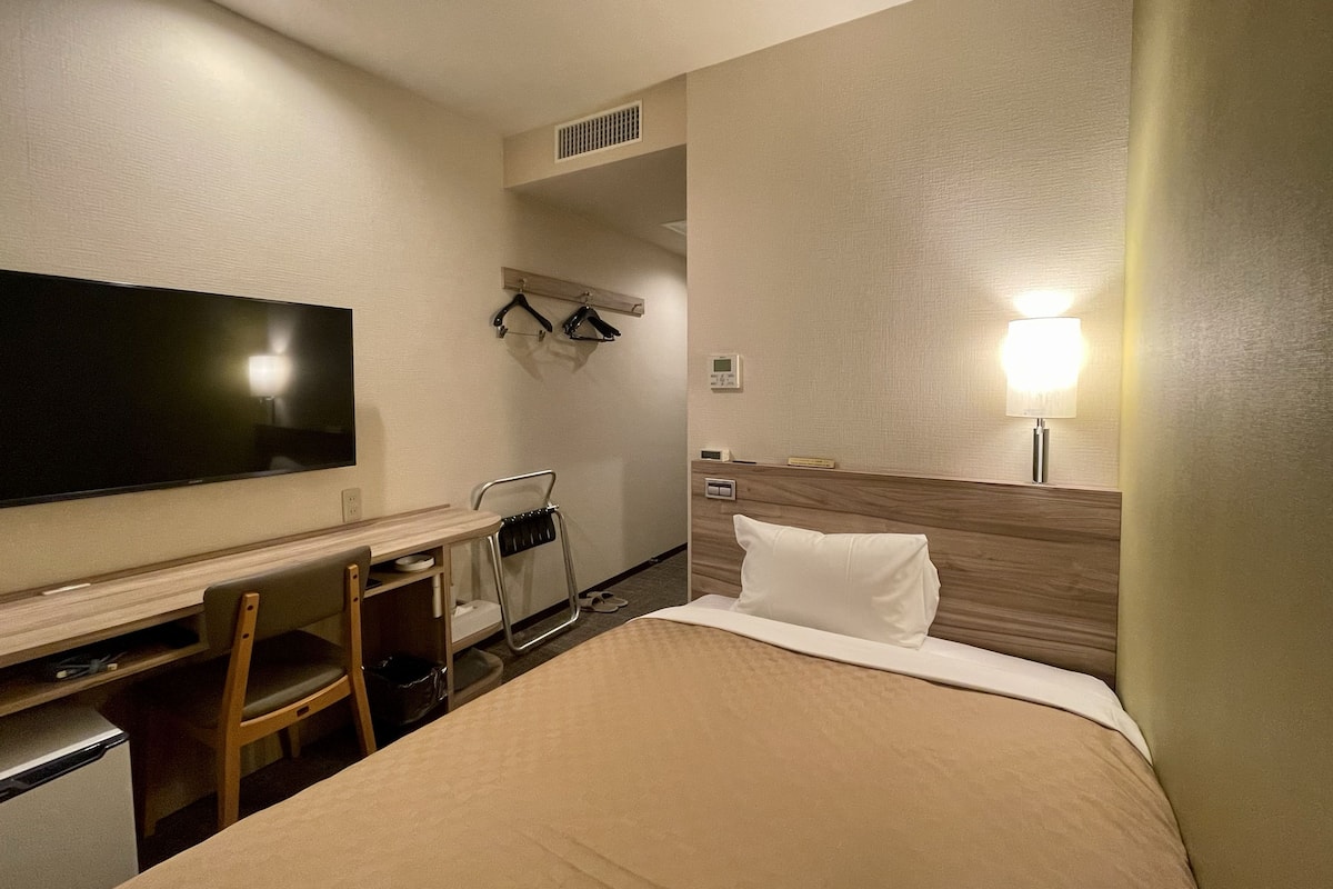 Escrivaninha, Wi-Fi de cortesia, roupa de cama