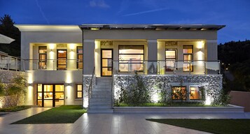 Villa Superior, 4 quartos, piscina privativa, vista para a praia | Fachada do alojamento (tarde/noite)