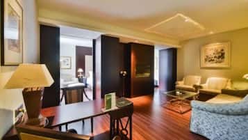 Suite Executiva | Cofre no quarto, secretária, cortinas/cortinados opacos, Wi-fi grátis