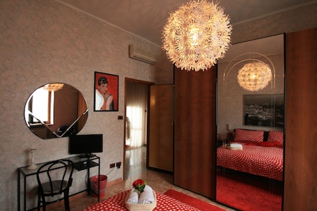 SecretƔria, ferro/tƔbua de engomar, Wi-fi grƔtis . B&B Frontepista