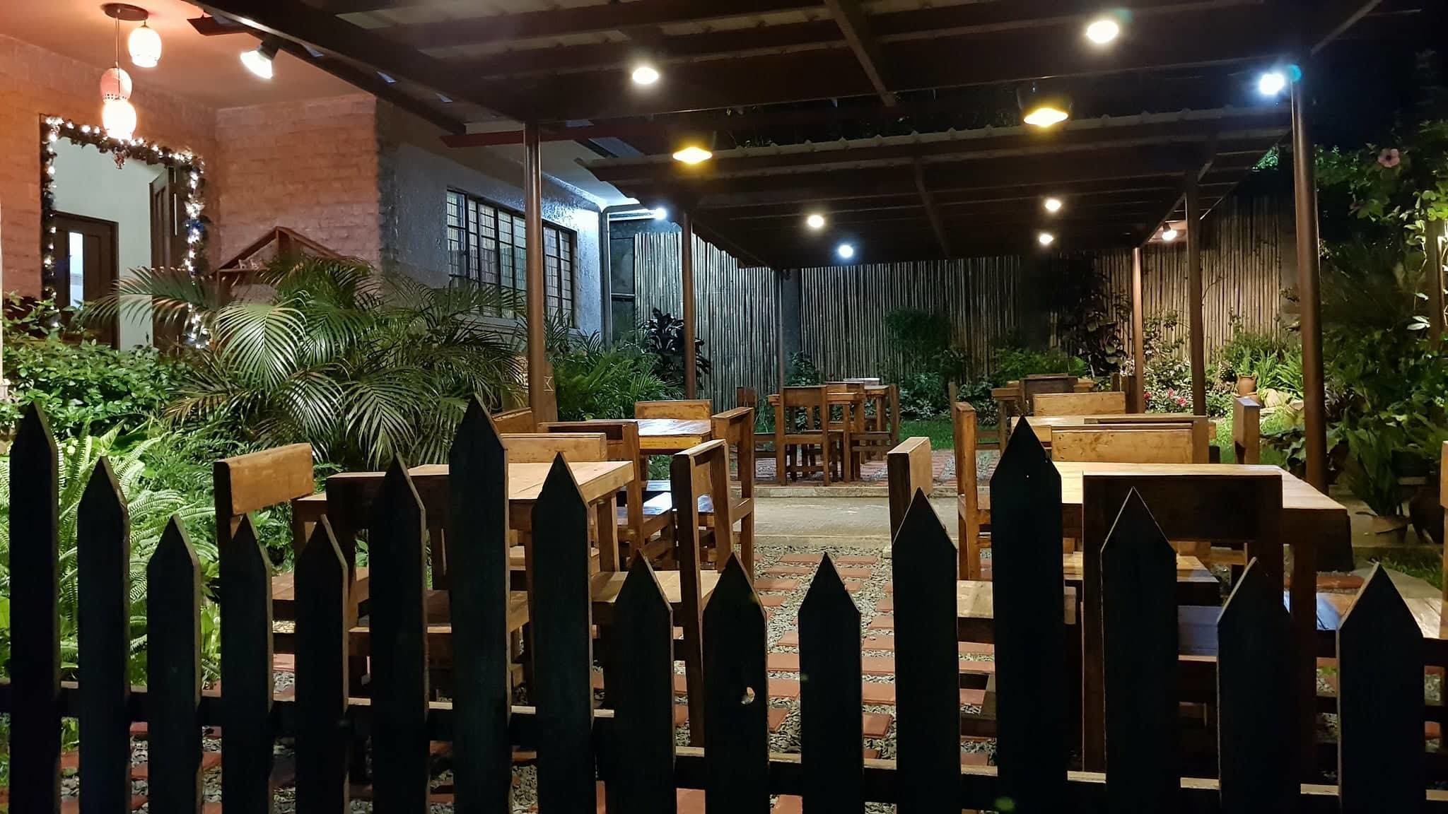 Café da manhã, almoço e jantar; culinária local, vistas para o jardim 