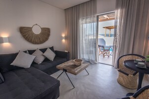 Suite, vista parcial para o mar (Emerald) | Minibar, cofre no quarto, com decoração personalizada 