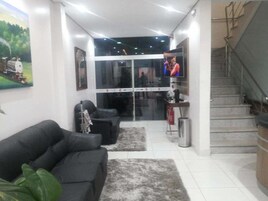 Área de estar no saguão