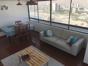 Apartamento, 1 quarto | Sala de estar | TV de ecrã plano, leitor de DVD