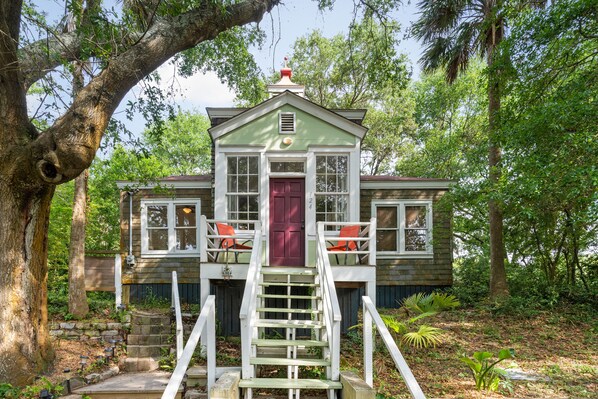 Couples Retreat - Walk to Beach & Downtown Folly! - Folly Beach | Vrbo