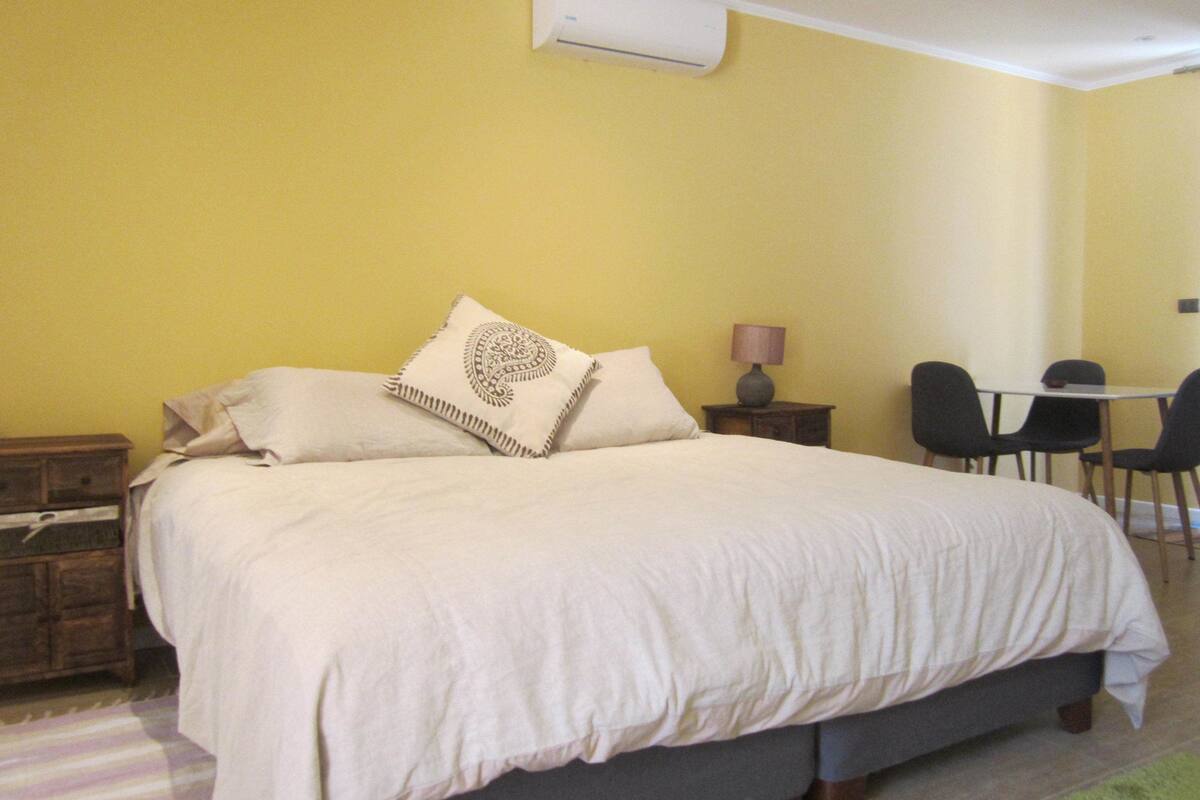 Cabana de Madeira Comfort, 1 cama king-size e sofá-cama, vista para a montanha (Montana) | Quartos insonorizados, ferro/tábua de engomar, Wi-fi grátis