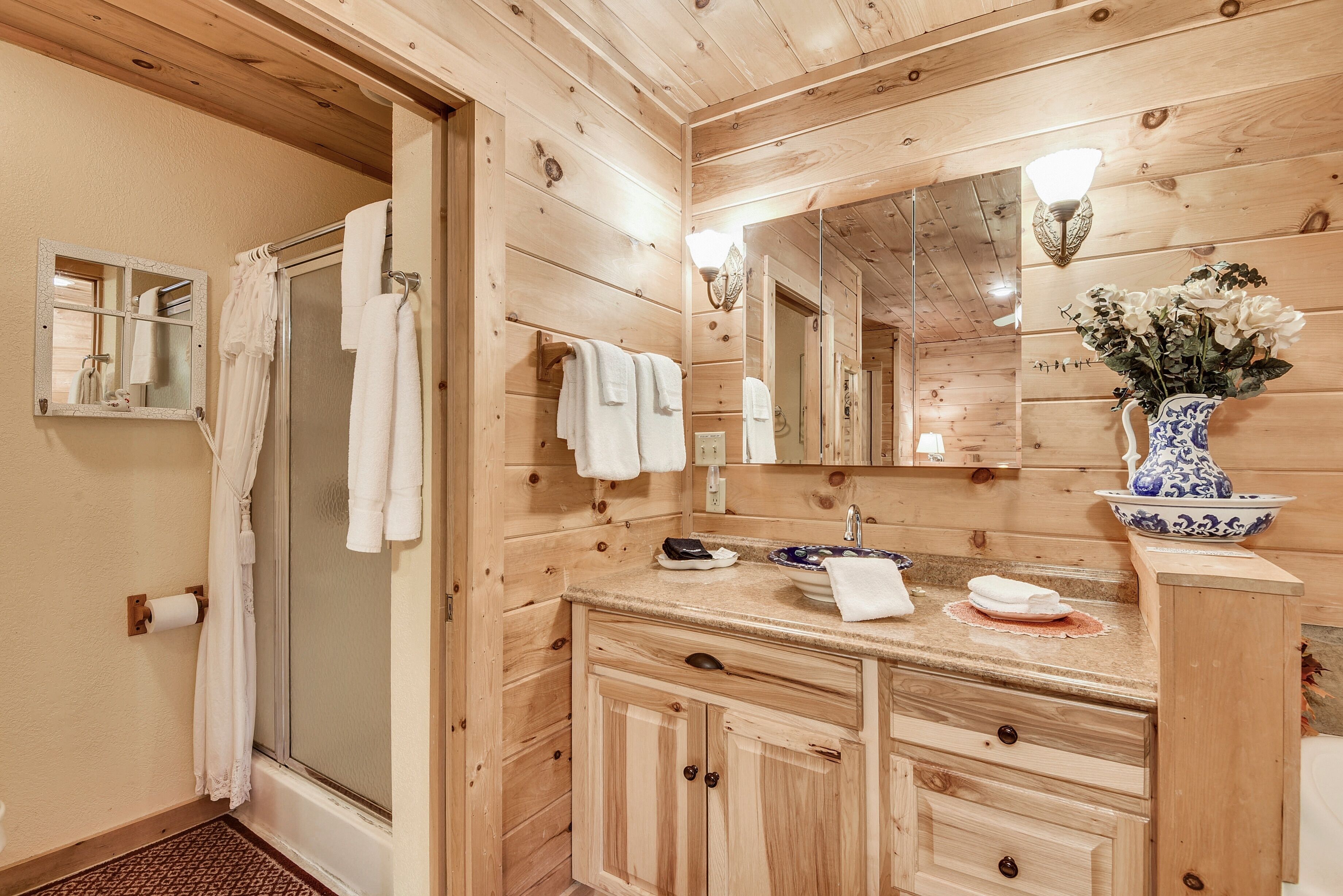 Cabine, 1 quarto | Casa de banho | Toalhas fornecidas 