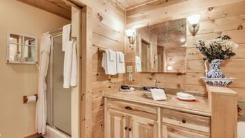 Cabine, 1 quarto | Casa de banho | Toalhas fornecidas