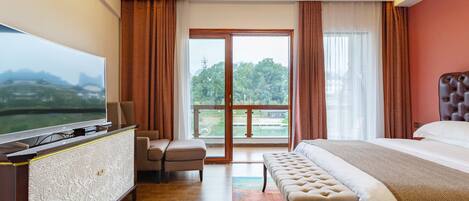 Estúdio Lua de Mel, 1 cama king-size, banheira, vista para o rio | Cortinas/cortinados opacos, Wi-fi grátis, roupa de cama fornecida