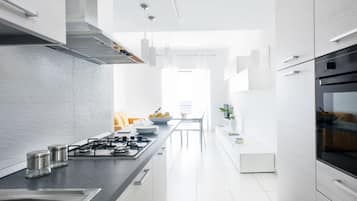 Apartamento exclusivo, 2 quartos | Área de estar | TV de tela plana