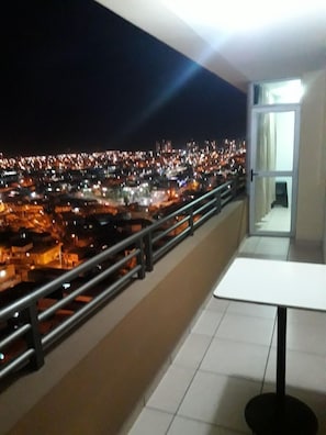 Apartamento, 3 quartos | Varanda