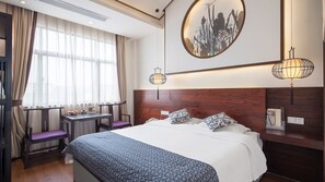 Quarto Duplo Deluxe | Roupa de alta qualidade, edredões de penas, camas de colchão pillowtop 