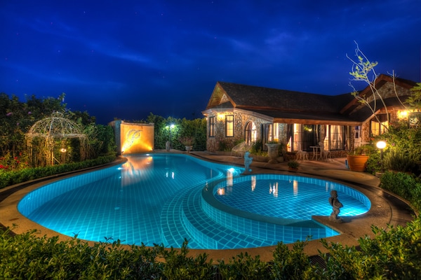 Three Bedroom French Cottage | Piscina privativa