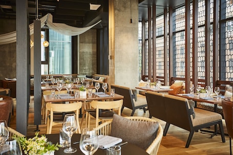 Pequenos-almoços, almoços e jantares servidos . Le Germain Hotel Ottawa