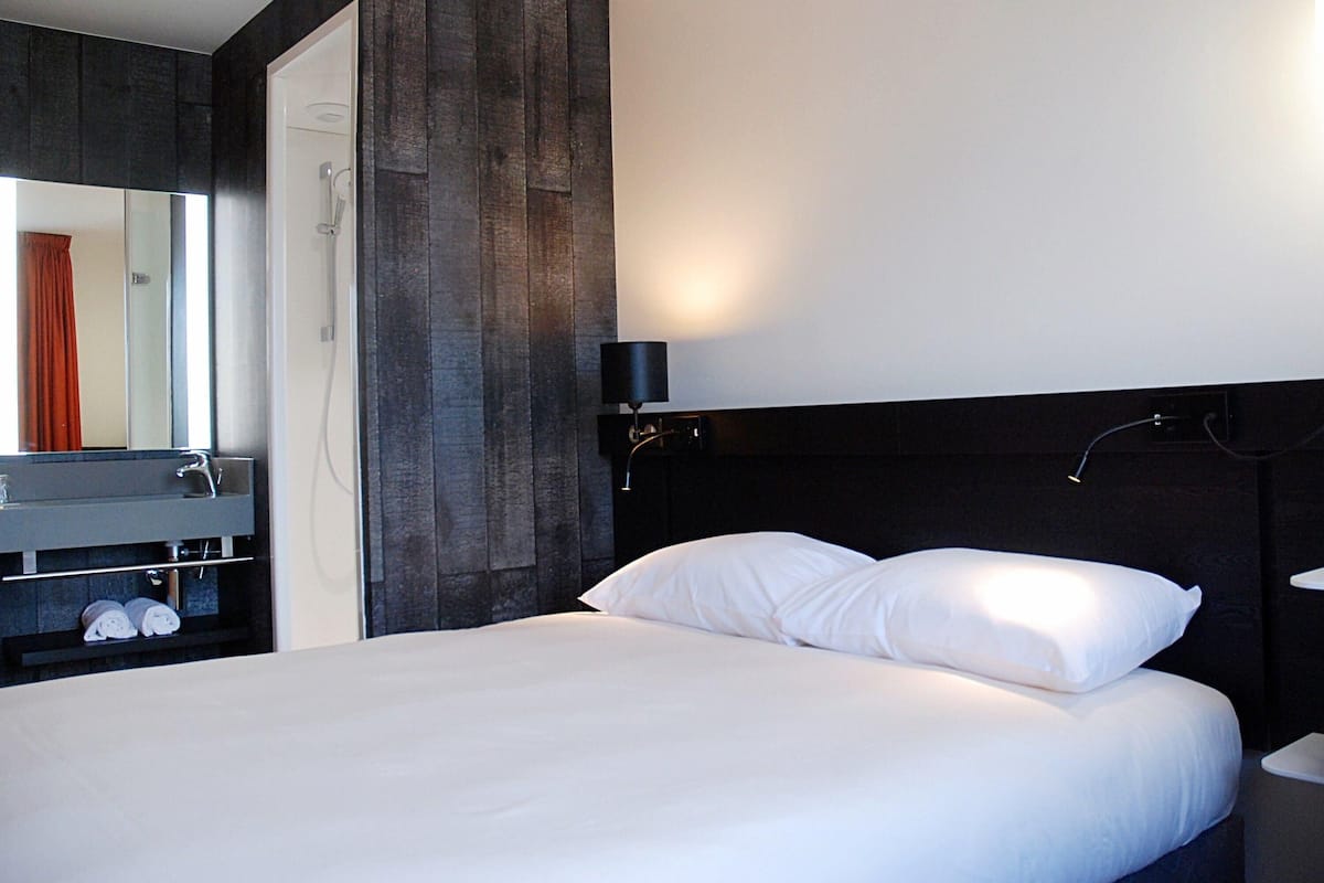 Quarto casal | Escrivaninha, quartos à prova de som, Wi-Fi de cortesia, roupa de cama