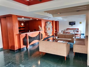 Área de estar no saguão