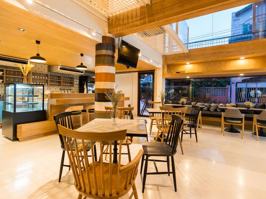 Café da manhã, almoço e jantar; local e internacional