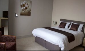 Quarto casal ou duplo luxo, 1 cama King | Cortinas blackout, ferros/tábuas de passar roupa, berços grátis