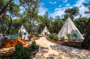 Sauna, banheira de hidromassagem, massagens
