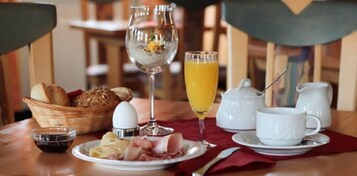 Café da manhã continental mediante uma taxa durante a semana