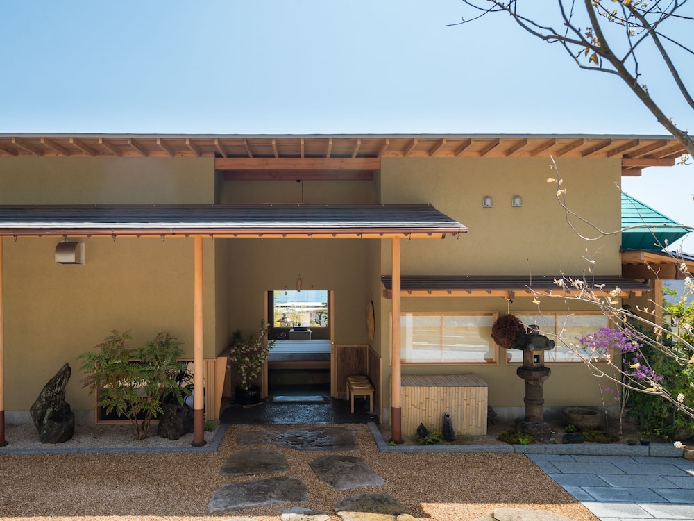 Miyajima Bextutei Hatagosakura - Japan
