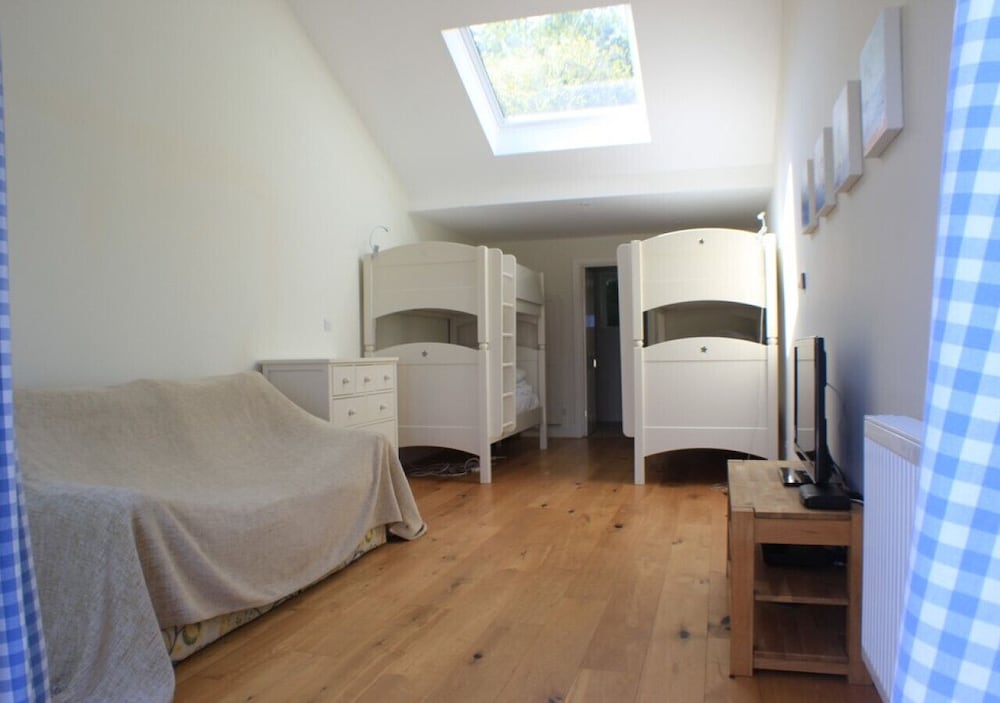 Lithuanica - Four Bedroom House, Sleeps 10 - Coverack