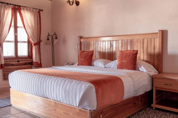 Quarto Standard, 1 cama king-size | Wi-fi grátis, roupa de cama fornecida 