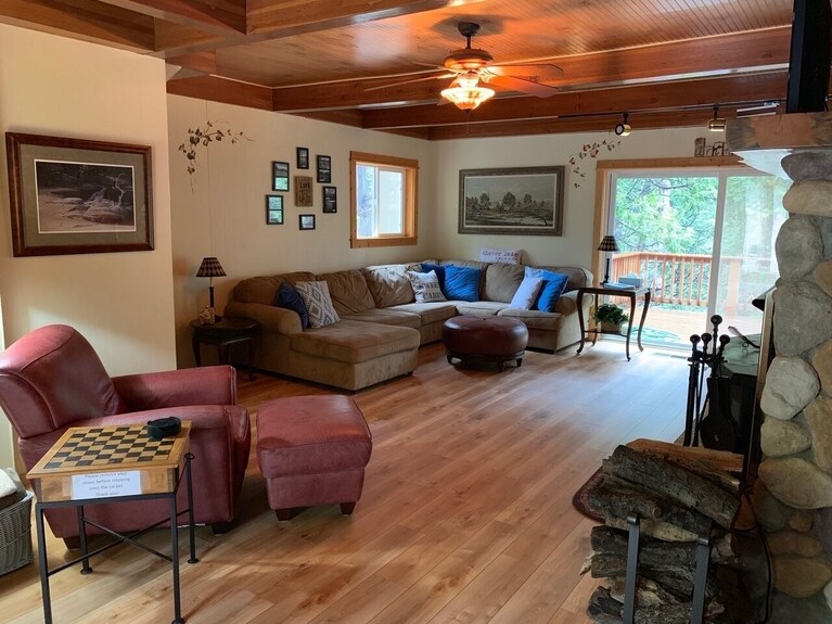 Charming, Cozy, & Peaceful Mountain Getaway For Family & Friends - Shaver Lake, CA