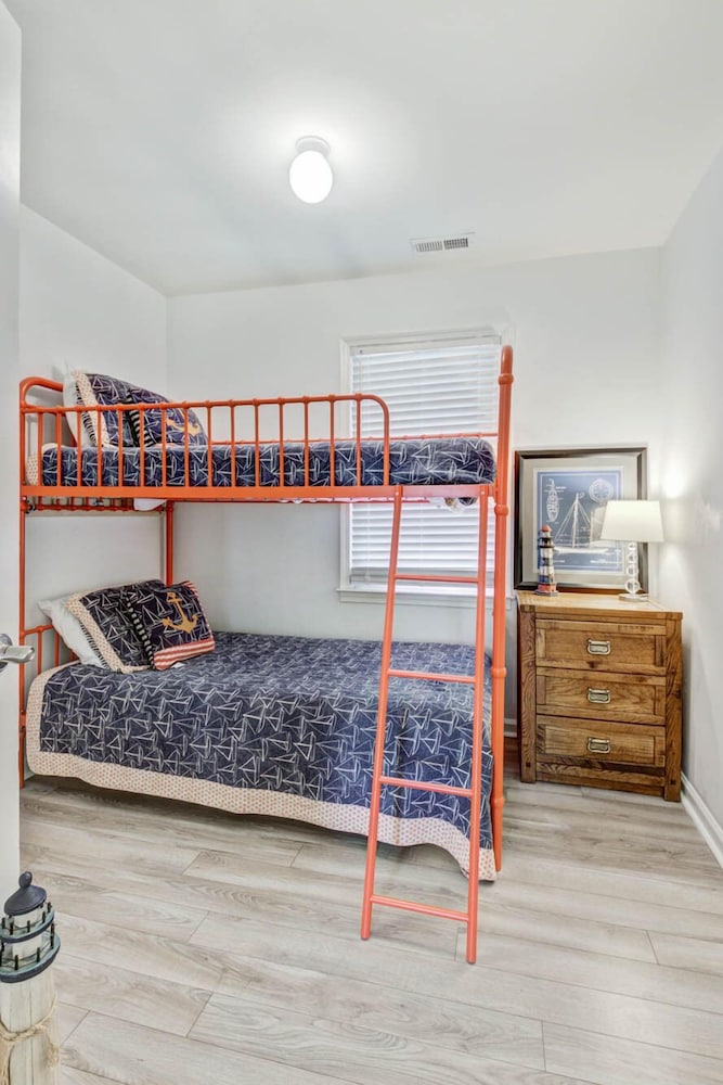 Coastal Townhouse- In Old Village (Close To Beaches, Historic Sites) 3bdrm - Mount Pleasant, SC