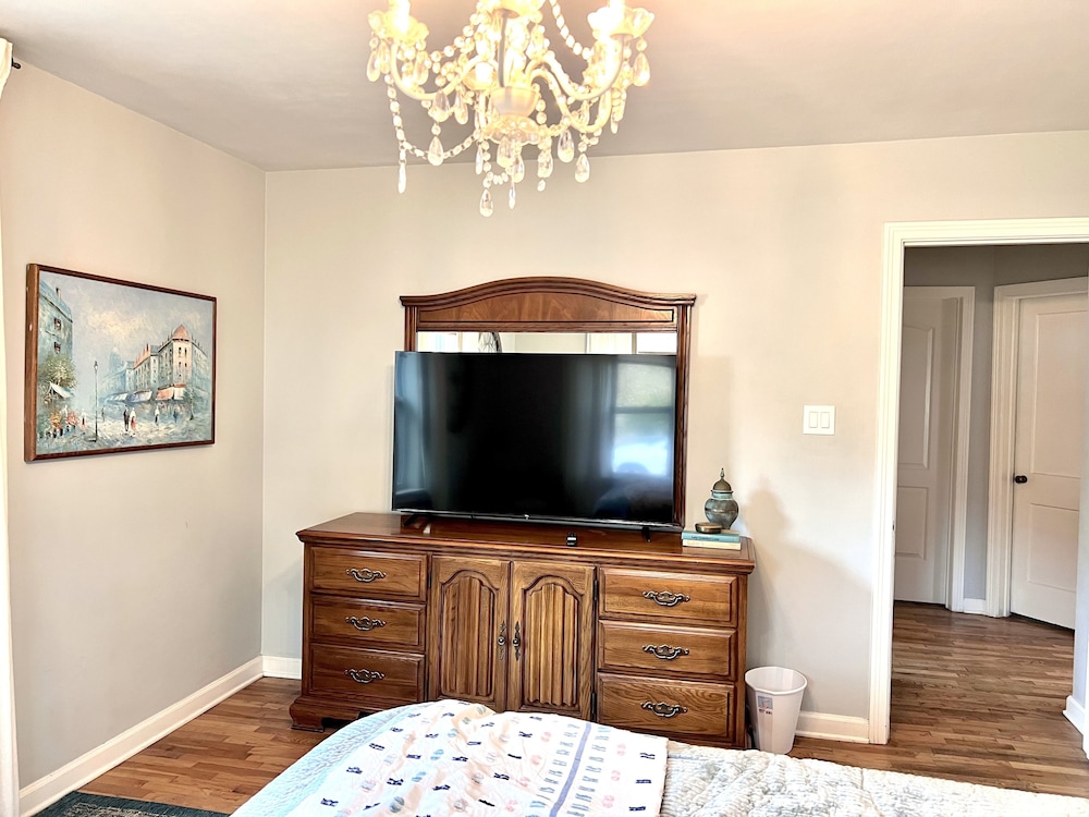 Luxury 5-star Home ~ Location~fenced Yard~families~couples~king Bed - Topeka, KS