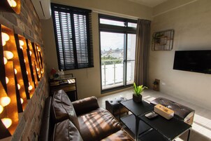 Quarto Quádruplo, 1 quarto, varanda | Sala de estar | Televisor LCD 