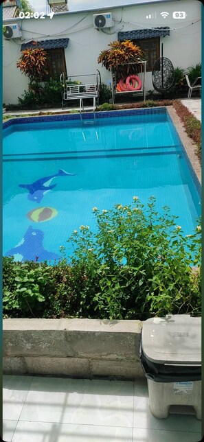 Secretária, secretária adequada para computadores portáteis 