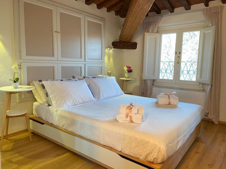 Accogliente Camera E Bagno Con Vista Sul Giardino Di Villa Bottini - Tuscany