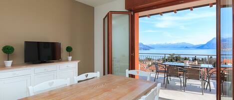 Apartamento, 2 quartos | Refeições no quarto