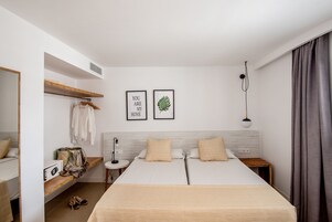 1 quarto, cofres nos quartos, cortinas blackout, quartos à prova de som