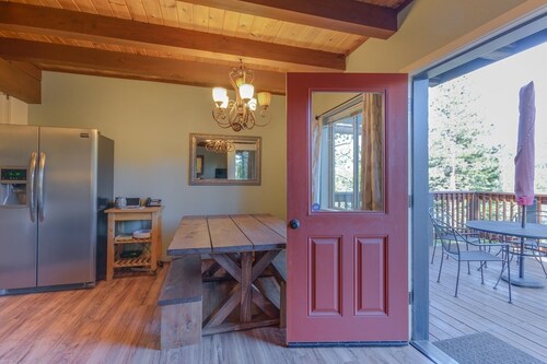 Views Of The Lake And Minutes To Ski Resorts In This Private And Spacious Home - Lake Tahoe