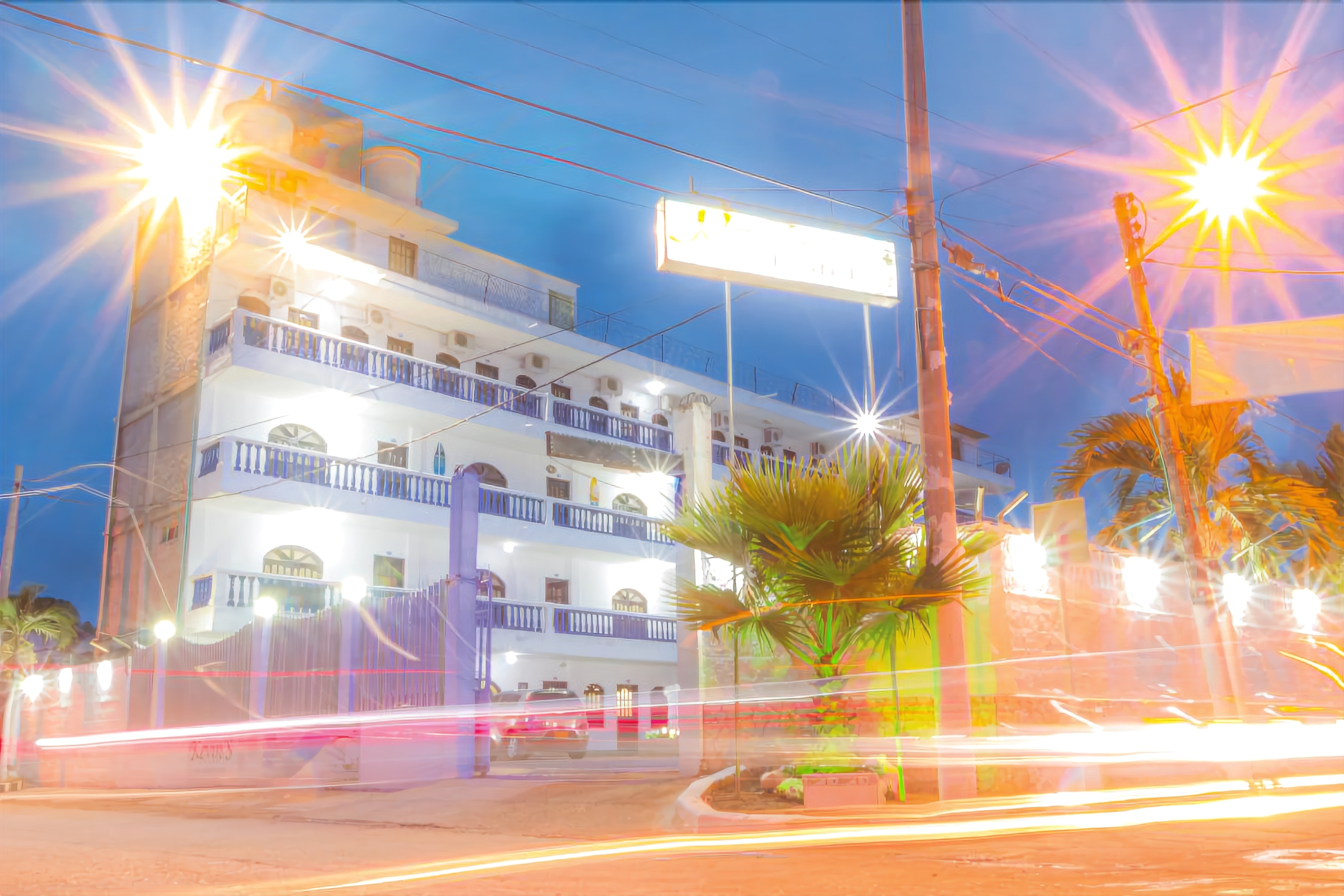 Fachada do alojamento (tarde/noite)