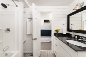 Looking Glass Beachfront Inn, Grand Haven: Hotel Reviews, Rooms ...